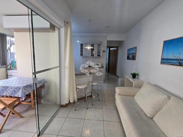 Apartamento de 1 dormitório mobiliado com sacada em Capão da Canoa