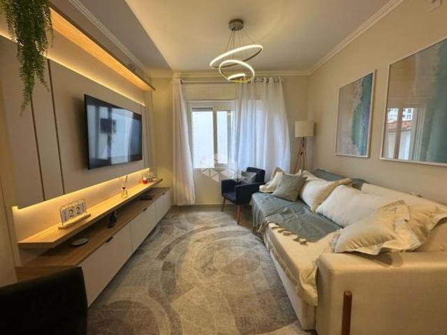 Apartamento de 1 dormitório, mobiliado e decorado com churrasqueira no Centro de Capão da Canoa