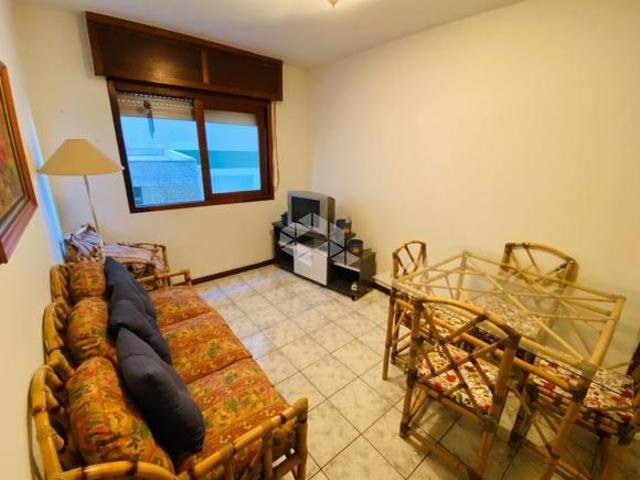 Apartamento de 1 dormitório mobiliado s/box no Centro de Capão da Canoa