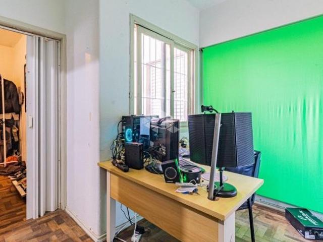 Apartamento de 1 Dormitorio no Bairro Floresta, Porto Alegre