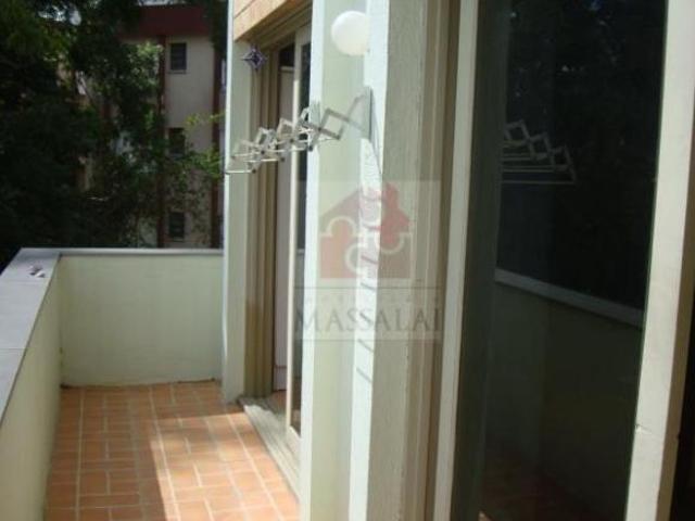 Apartamento de 1 dormitório reformado com terraço no bairro Azenha