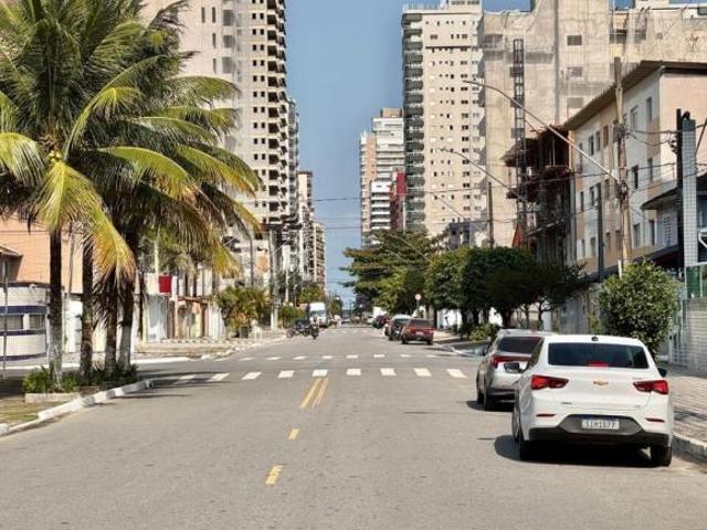 Apartamento de 1 dormitório reformado e mobiliado, próximo da praia no Canto do Forte no valor de R$
