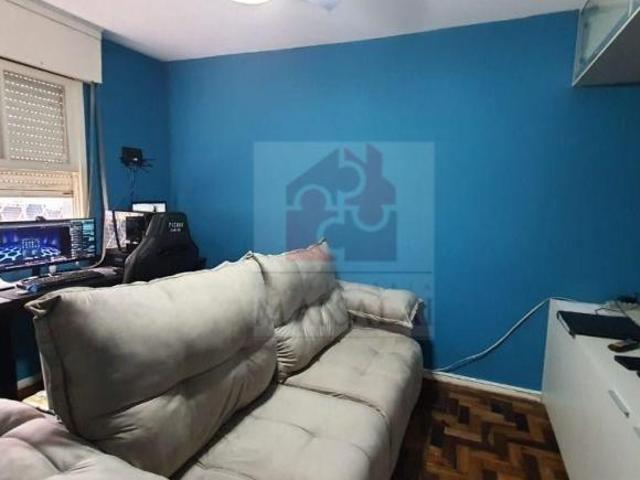 Apartamento de 1 dormitório, reformado e totalmente mobiliado à venda no Bairro Menino Deus
