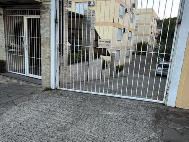 Apartamento de 1 dormitório, todo reformado e mobiliado, com vaga de garagem escriturada, localizado