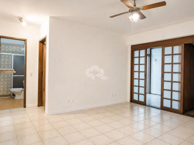Apartamento de 1 dormitório, transformado em 2, no bairro Higienópolis, em Porto Alegre