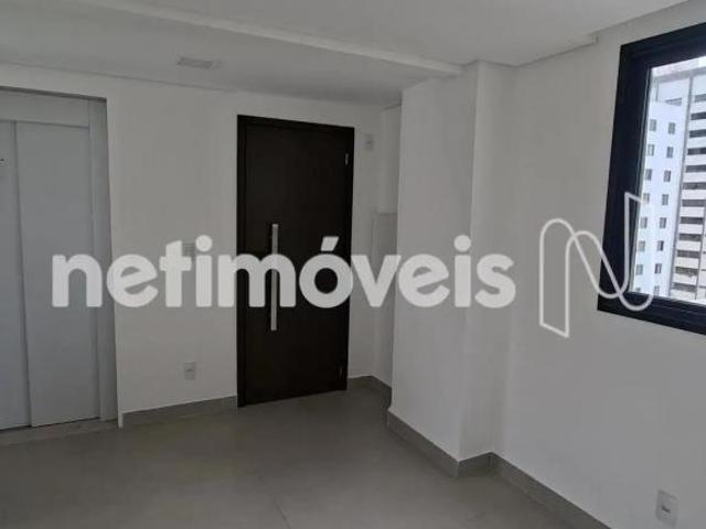 Apartamento de 1 quarto, elevador privativo, armários, ar, todos eletrodomésticos e vaga livre