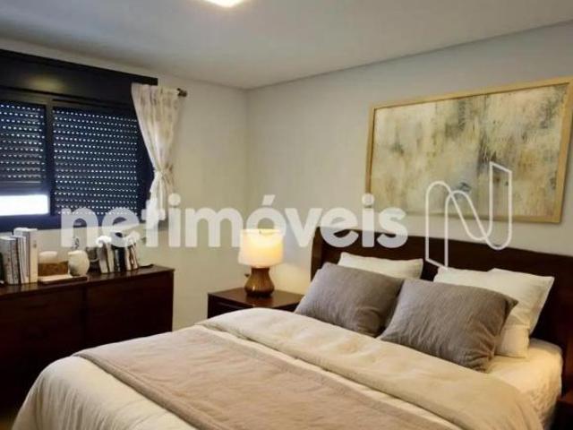Apartamento de 1 quarto, elevador privativo, armários, ar, todos eletrodoméstico