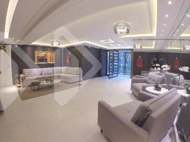 Apartamento de 1 quarto em andar alto com vista