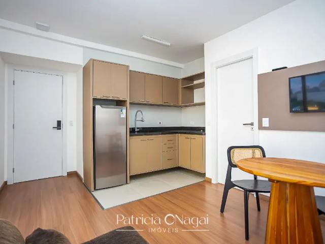 Apartamento de 1 quarto mobiliado e com sacada no batel para locação