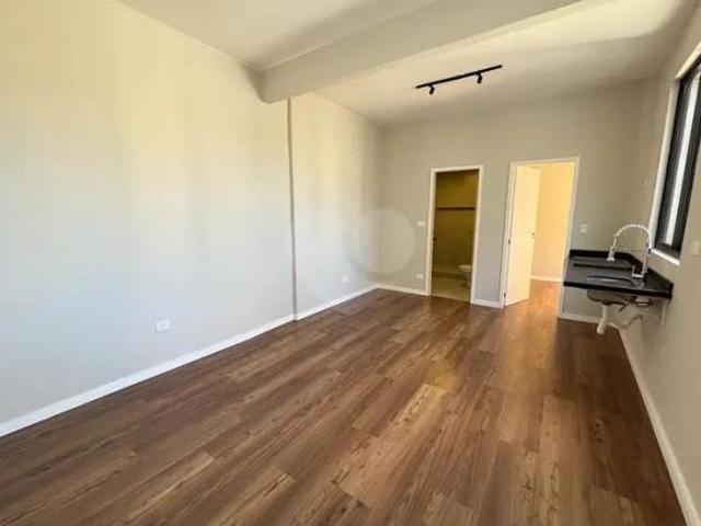 Apartamento de 1 Quarto no Centro – Andar Alto!