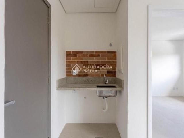 Apartamento de 1 Quarto Suíte com Sacada em Frente a Redenção