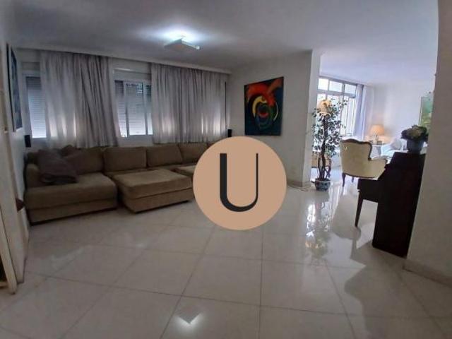 Apartamento de 200 m² com 4 Dormitórios, 2 vagas