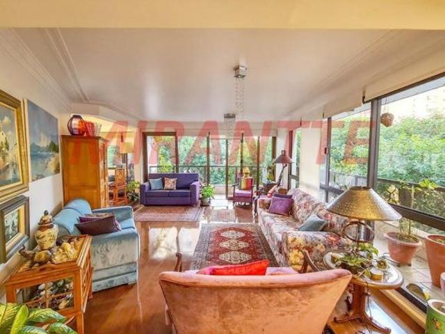 Apartamento de 200m² com 3 quartos
