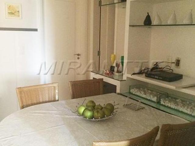 Apartamento de 205m² com 4 quartos