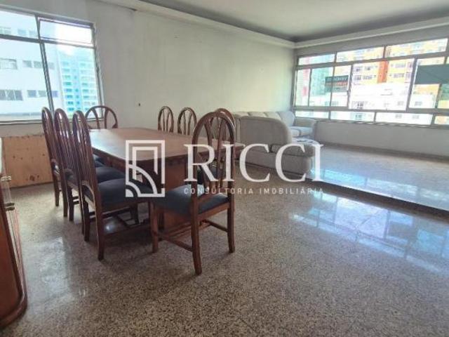 Apartamento de 207 m2 à Venda no Coração do Gonzaga