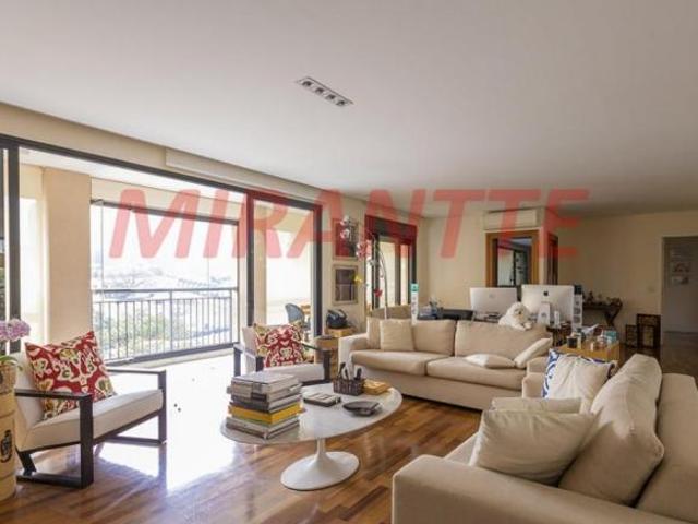 Apartamento de 207m² com 3 quartos