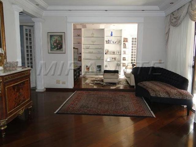Apartamento de 208m² com 4 quartos