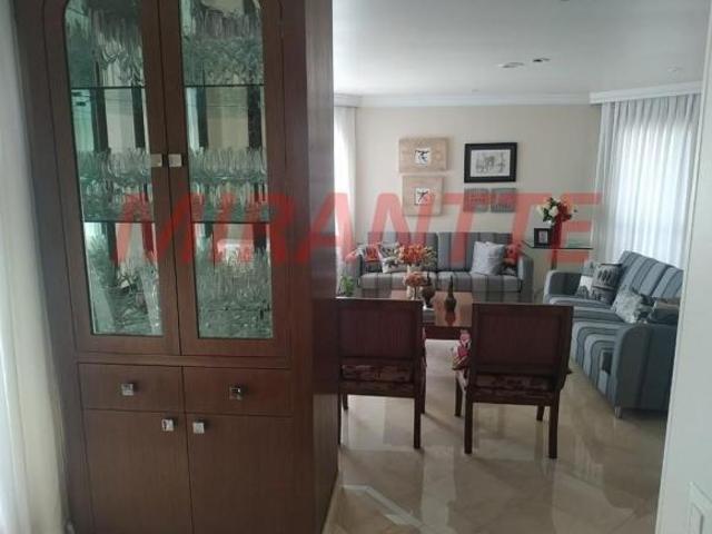 Apartamento de 210m² com 4 quartos