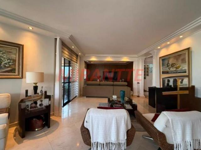 Apartamento de 210m² com 3 quartos