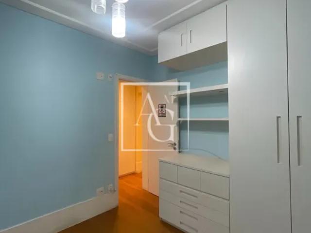 Apartamento de 211 m² e 4 dormitórios à venda no Panamby