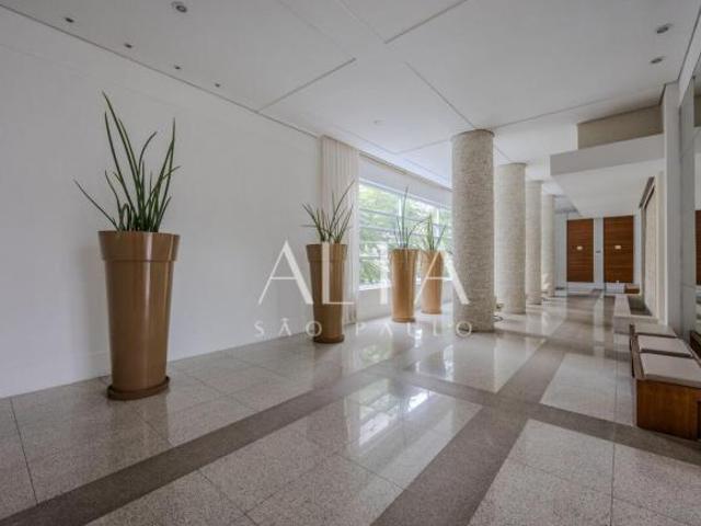 Apartamento de 211m² À VENDA com 3 suítes e 4 vagas, a algumas quadras do parque Burle Marx