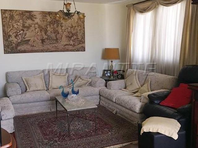 Apartamento de 211m² com 4 quartos