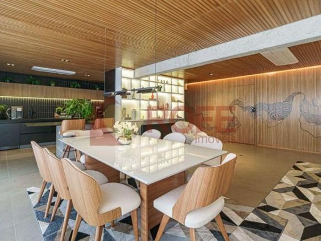 Apartamento de 213 m² com 3 suítes à venda no Brooklin. 4 vagas e um depósito. Andar alto
