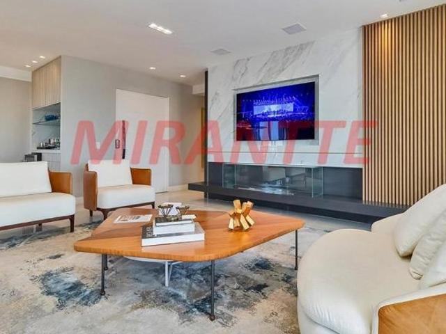 Apartamento de 215.75m² com 4 quartos