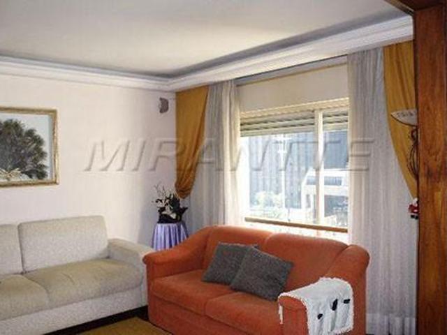 Apartamento de 220m² com 4 quartos