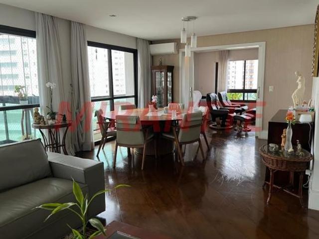 Apartamento de 220m² com 3 quartos
