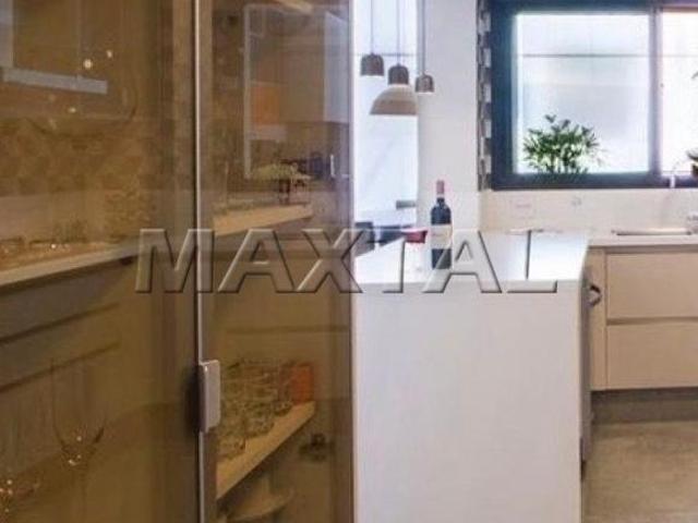 Apartamento de 220m². 2 quartos, 2 suítes, 2 salas, 4 banheiros, 4 vagas no Jardim Anália Franco