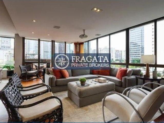 Apartamento de 225 m², com 3 quartos e 3 vagas à venda no Itaim Bibi