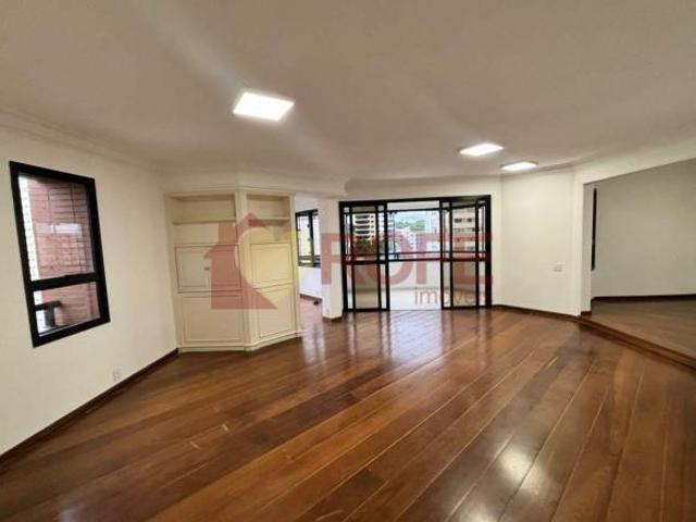 Apartamento de 230 metros com hall privativo no Parque Manacas Moema