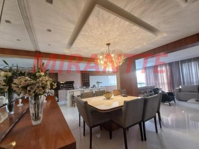 Apartamento de 230m² com 4 quartos