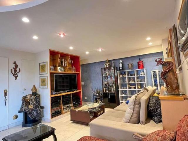 Apartamento de 235m² à Venda 4 Quartos, 1 suíte, 2 Vagas, Funcionários