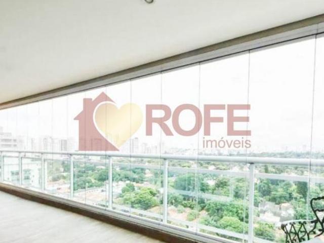 Apartamento de 240 m² para venda e locação no Brooklin. São 4 suítes, 4 vagas fixas e um depósito