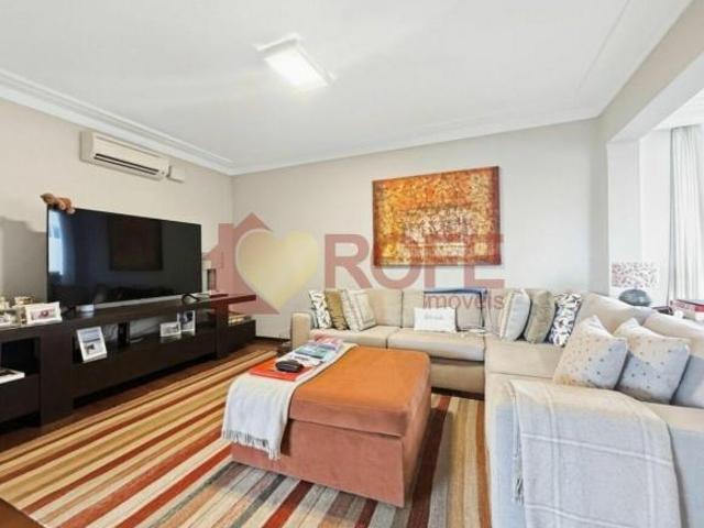Apartamento de 240m², à venda em Moema, fora de rota, com 3 suítes e 4 vagas fixas