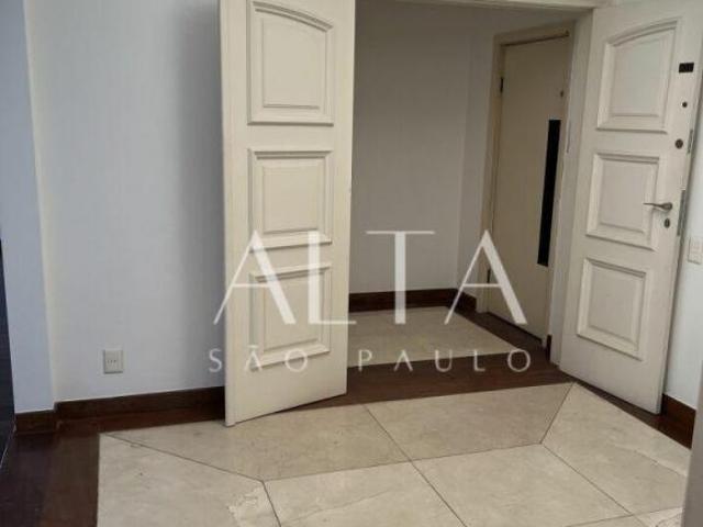 Apartamento de 240m² à venda PRONTO PARA MORAR com 3 dormitórios e 3 vagas no Itaim Bibi