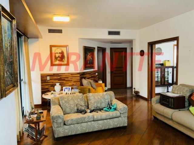 Apartamento de 240m² com 4 quartos