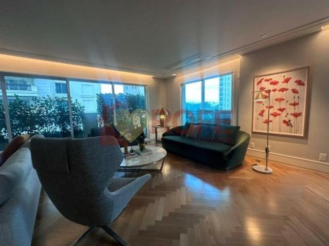 Apartamento de 245m² com lazer completo a poucos passos do Parque Ibirapuera
