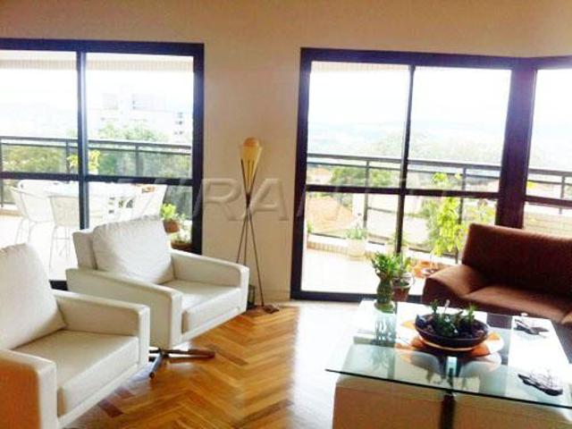 Apartamento de 247m² com 4 quartos