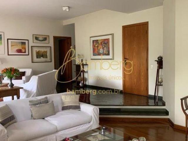 Apartamento de 250 m² e 4 dormitórios no Real Parque