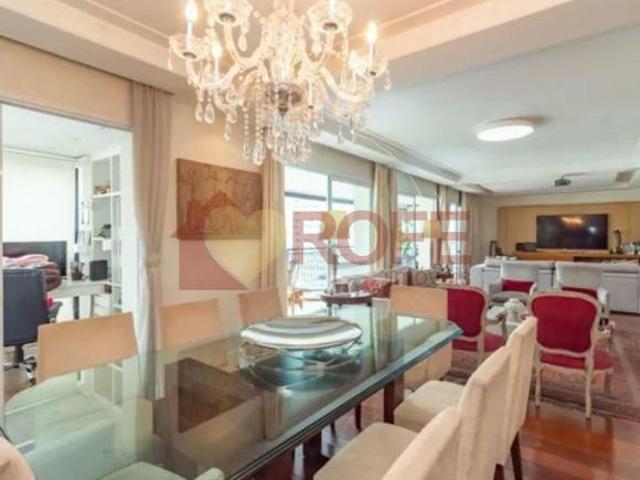 Apartamento de 250m² com 4 suítes em excelente condomínio de Moema, lazer completo, fora da rota