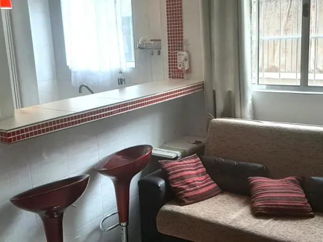 Apartamento de 25 m² com 1 dormitório mobiliado, reformado e modernizado a apenas 200 metros da Pra