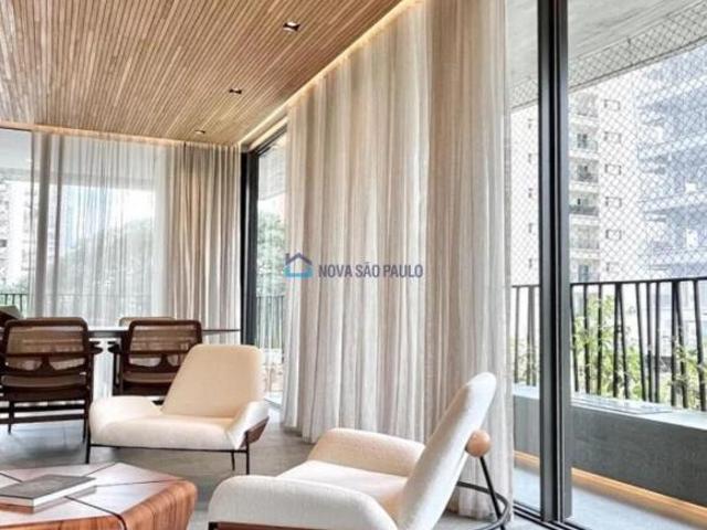 Apartamento de 269m² com 3 suítes 4 vagas Itaim Bibi