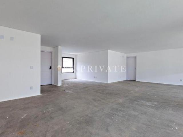 Apartamento de 277m² com 4 suítes e 4 vagas à venda