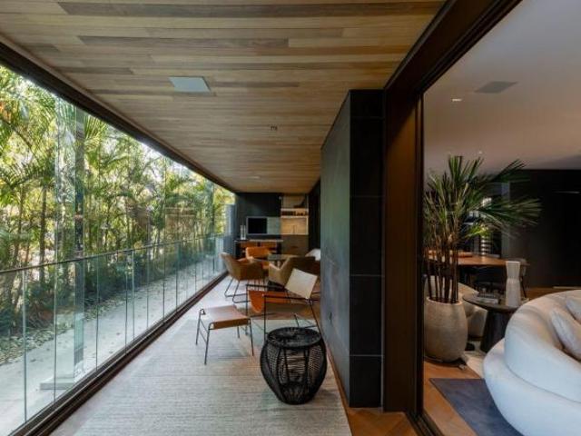Apartamento de 280 m² com 4 suítes e 4 vagas BIGORRILHO