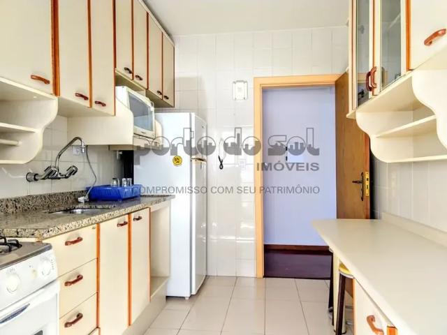 Apartamento de 2 dormitórios mobiliado com sacada