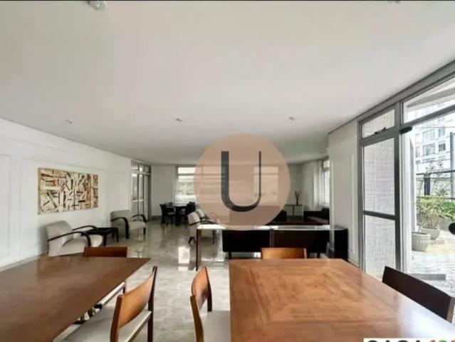 Apartamento de 2 Dormitórios, 1 Suíte e 2 Vagas em Moema