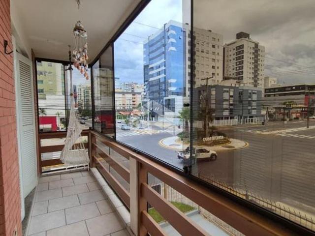 Apartamento de 2 dormitórios mobiliado com sacada e vaga de garagem na Zona Nova de Capão da Canoa!